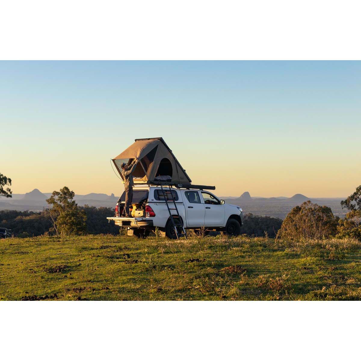 XTM Lightweight Hardtop Rooftop Tent | BCF