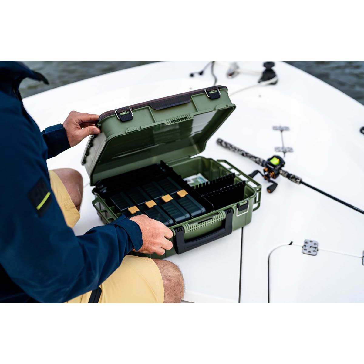 Versus VS-3080 GR-VB Tackle Box | BCF