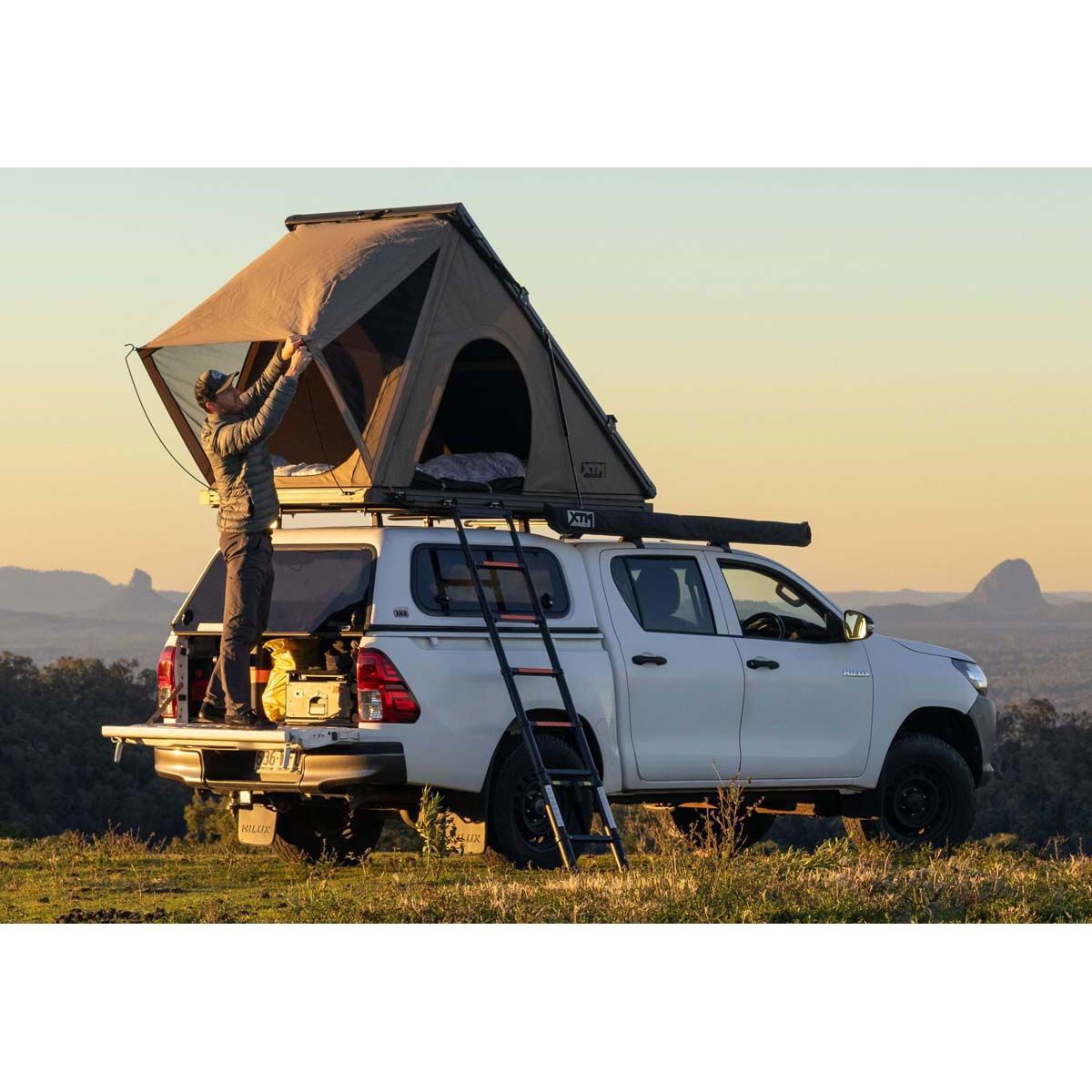 XTM Lightweight Hardtop Rooftop Tent | BCF