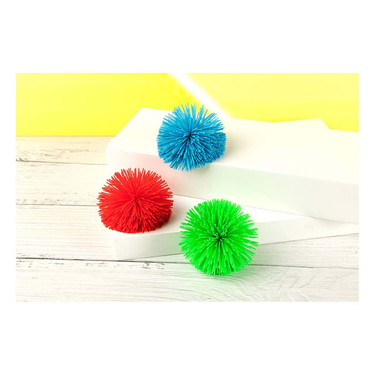 Twippy Fuzzy String Ball | BCF